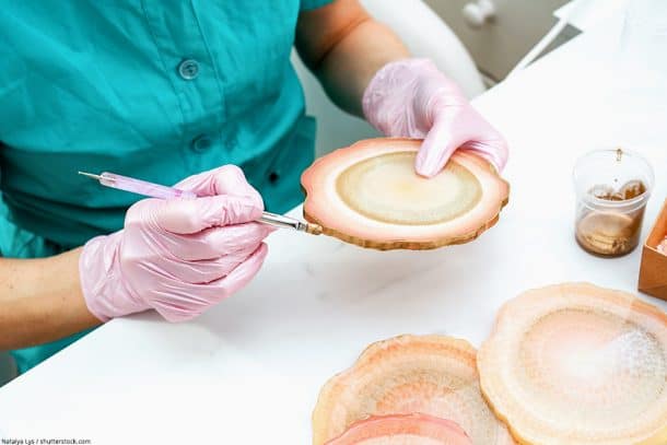 Painting on Resin – Learn how to paint Resin