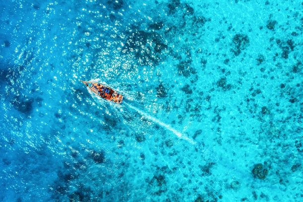 Azurblau Farbe – Alle Infos, Farbtöne und Farbkombinationen