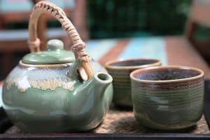 What Is Raku Pottery? - Learn All About Japanese Raku Ceramics