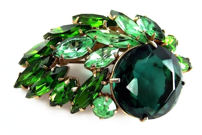 Emerald Green - Learn to Use Popular Shades of Emerald Green